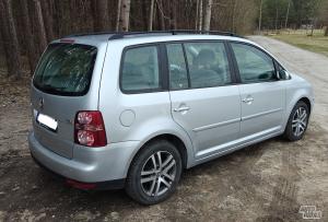 Pelēks Volkswagen Touran 2007 Viļņa, ar dzinēja tilpumu 1.40 L un nobraukumu 193 tūkst. km par 2350 €, foto 5 vietnē AUTOMOTO.COM.LV