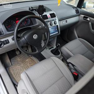 Pelēks Volkswagen Touran 2007 Viļņa, ar dzinēja tilpumu 1.40 L un nobraukumu 193 tūkst. km par 2350 €, foto 21 vietnē AUTOMOTO.COM.LV