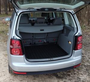 Pelēks Volkswagen Touran 2007 Viļņa, ar dzinēja tilpumu 1.40 L un nobraukumu 193 tūkst. km par 2350 €, foto 32 vietnē AUTOMOTO.COM.LV