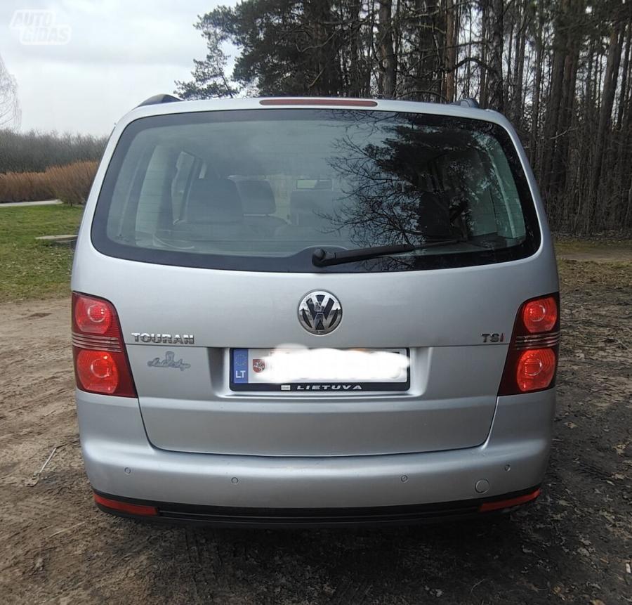 Pelēks Volkswagen Touran 2007 Viļņa, ar dzinēja tilpumu 1.40 L un nobraukumu 193 tūkst. km par 2350 €, foto 35 vietnē AUTOMOTO.COM.LV