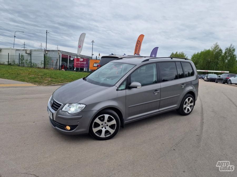 Pelēks Volkswagen Touran 2007 Kauņa, ar dzinēja tilpumu 2.00 L un nobraukumu 288 tūkst. km par 4300 €, foto 1 vietnē AUTOMOTO.COM.LV