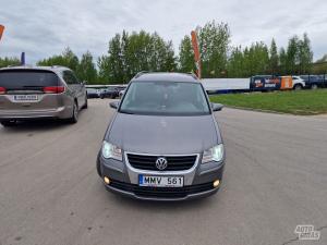 Pelēks Volkswagen Touran 2007 Kauņa, ar dzinēja tilpumu 2.00 L un nobraukumu 288 tūkst. km par 4300 €, foto 3 vietnē AUTOMOTO.COM.LV