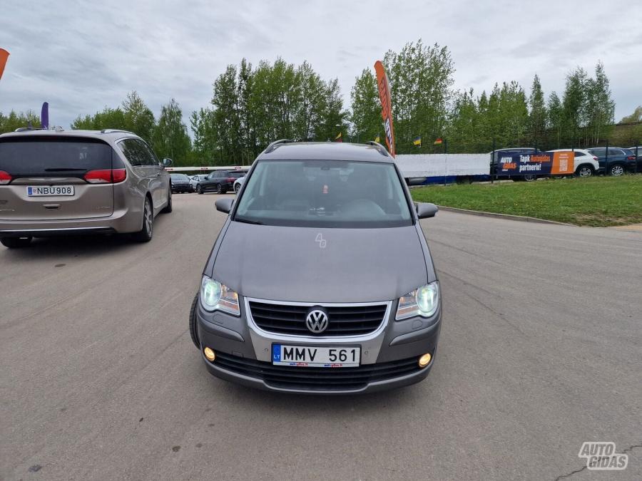 Pelēks Volkswagen Touran 2007 Kauņa, ar dzinēja tilpumu 2.00 L un nobraukumu 288 tūkst. km par 4300 €, foto 3 vietnē AUTOMOTO.COM.LV