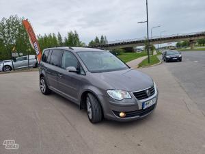 Pelēks Volkswagen Touran 2007 Kauņa, ar dzinēja tilpumu 2.00 L un nobraukumu 288 tūkst. km par 4300 €, foto 4 vietnē AUTOMOTO.COM.LV