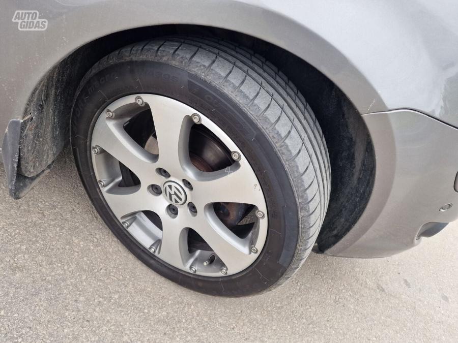 Pelēks Volkswagen Touran 2007 Kauņa, ar dzinēja tilpumu 2.00 L un nobraukumu 288 tūkst. km par 4300 €, foto 6 vietnē AUTOMOTO.COM.LV