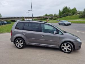Pelēks Volkswagen Touran 2007 Kauņa, ar dzinēja tilpumu 2.00 L un nobraukumu 288 tūkst. km par 4300 €, foto 7 vietnē AUTOMOTO.COM.LV
