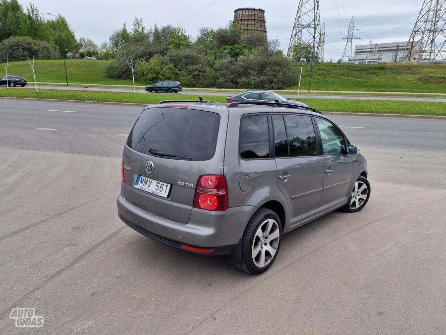 Pelēks Volkswagen Touran 2007 Kauņa, ar dzinēja tilpumu 2.00 L un nobraukumu 288 tūkst. km par 4300 €, foto 8 vietnē AUTOMOTO.COM.LV