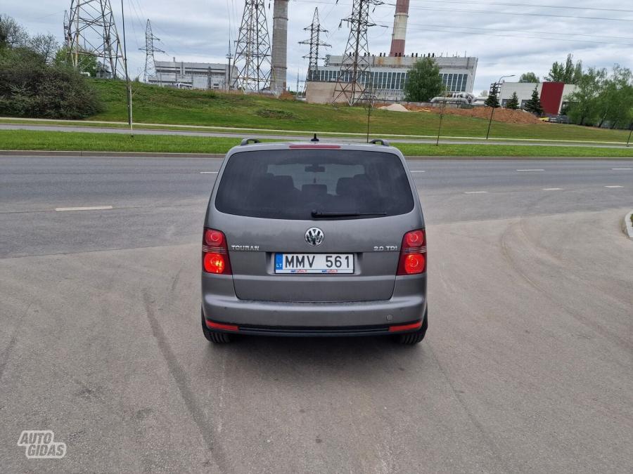 Pelēks Volkswagen Touran 2007 Kauņa, ar dzinēja tilpumu 2.00 L un nobraukumu 288 tūkst. km par 4300 €, foto 9 vietnē AUTOMOTO.COM.LV