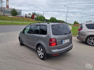 Pelēks Volkswagen Touran 2007 Kauņa, ar dzinēja tilpumu 2.00 L un nobraukumu 288 tūkst. km par 4300 €, foto 10 vietnē AUTOMOTO.COM.LV