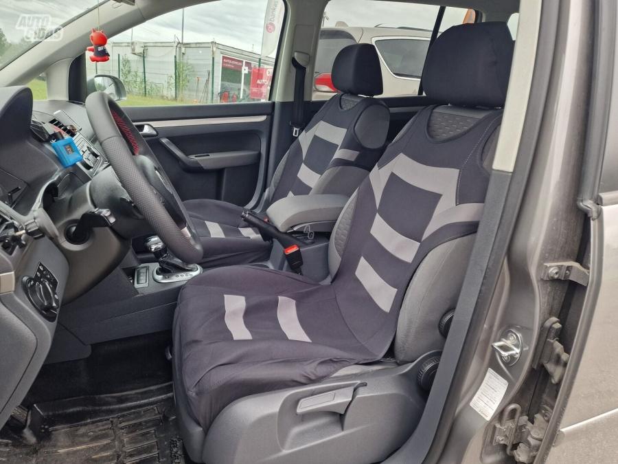 Pelēks Volkswagen Touran 2007 Kauņa, ar dzinēja tilpumu 2.00 L un nobraukumu 288 tūkst. km par 4300 €, foto 13 vietnē AUTOMOTO.COM.LV