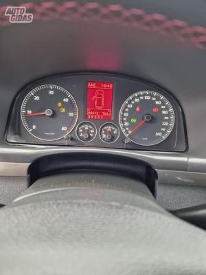Pelēks Volkswagen Touran 2007 Kauņa, ar dzinēja tilpumu 2.00 L un nobraukumu 288 tūkst. km par 4300 €, foto 16 vietnē AUTOMOTO.COM.LV