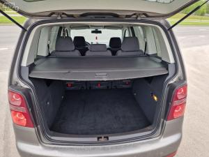 Pelēks Volkswagen Touran 2007 Kauņa, ar dzinēja tilpumu 2.00 L un nobraukumu 288 tūkst. km par 4300 €, foto 24 vietnē AUTOMOTO.COM.LV