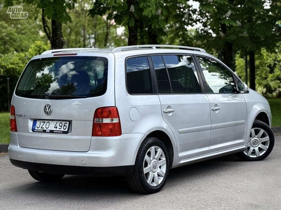Grey Volkswagen Touran 2007 in Kaunas, with an engine capacity of 2.00 L and mileage of 262 thousand km for 1650 €, photo 4 on AUTOMOTO.COM.LV