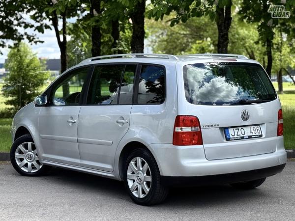 Pelēks Volkswagen Touran 2007 Kauņa, ar dzinēja tilpumu 2.00 L un nobraukumu 262 tūkst. km par 1650 €, foto 4 vietnē AUTOMOTO.COM.LV
