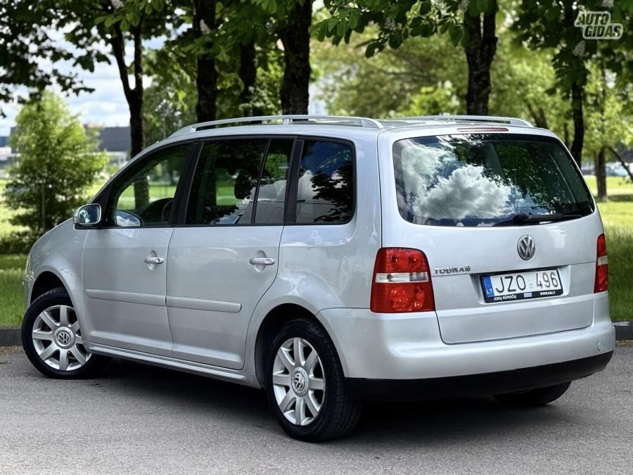 Grey Volkswagen Touran 2007 in Kaunas, with an engine capacity of 2.00 L and mileage of 262 thousand km for 1650 €, photo 5 on AUTOMOTO.COM.LV