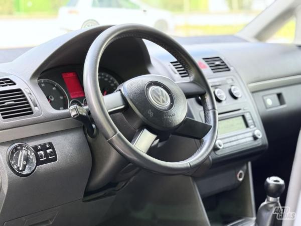 Pelēks Volkswagen Touran 2007 Kauņa, ar dzinēja tilpumu 2.00 L un nobraukumu 262 tūkst. km par 1650 €, foto 9 vietnē AUTOMOTO.COM.LV