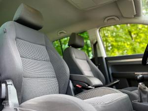 Grey Volkswagen Touran 2007 in Kaunas, with an engine capacity of 2.00 L and mileage of 262 thousand km for 1650 €, photo 16 on AUTOMOTO.COM.LV