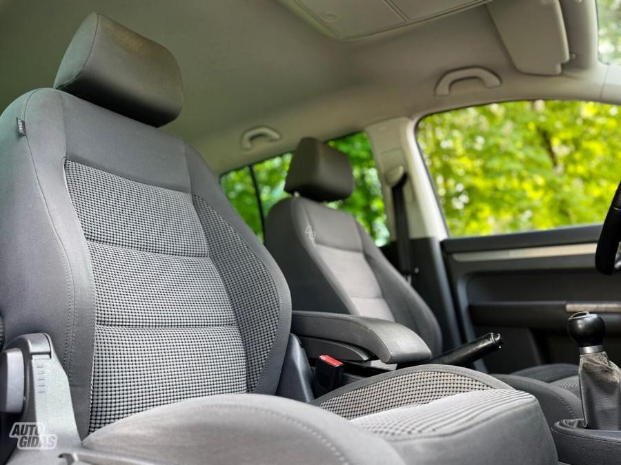 Grey Volkswagen Touran 2007 in Kaunas, with an engine capacity of 2.00 L and mileage of 262 thousand km for 1650 €, photo 16 on AUTOMOTO.COM.LV