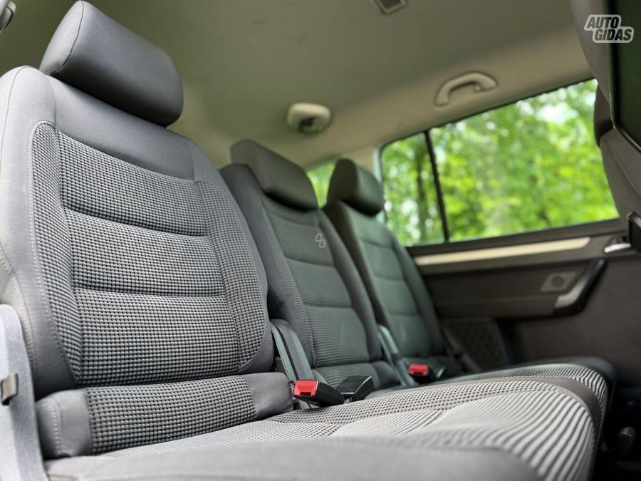 Grey Volkswagen Touran 2007 in Kaunas, with an engine capacity of 2.00 L and mileage of 262 thousand km for 1650 €, photo 17 on AUTOMOTO.COM.LV