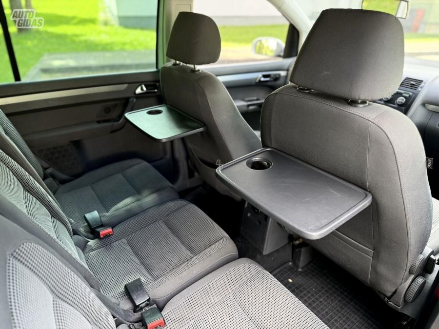 Grey Volkswagen Touran 2007 in Kaunas, with an engine capacity of 2.00 L and mileage of 262 thousand km for 1650 €, photo 18 on AUTOMOTO.COM.LV