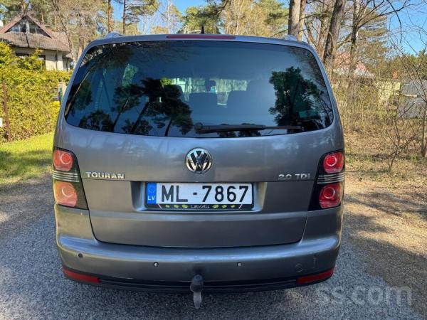 Pelēks Volkswagen Touran 2007 Rīga, ar dzinēja tilpumu 2.00 L un nobraukumu 360 tūkst. km par 1850 €, foto 3 vietnē AUTOMOTO.COM.LV