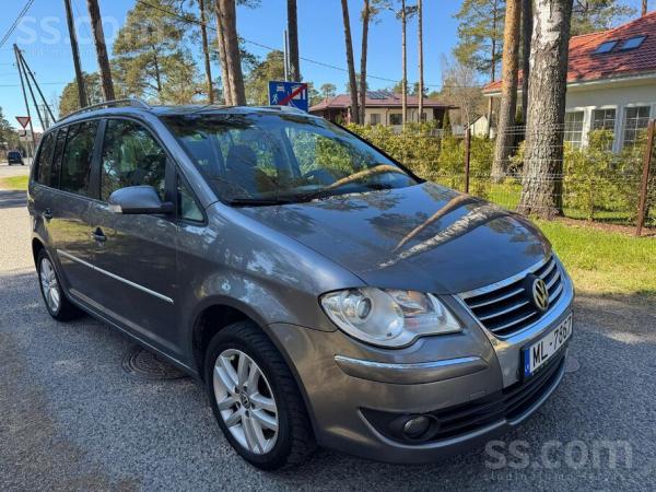 Pelēks Volkswagen Touran 2007 Rīga, ar dzinēja tilpumu 2.00 L un nobraukumu 360 tūkst. km par 1850 €, foto 5 vietnē AUTOMOTO.COM.LV