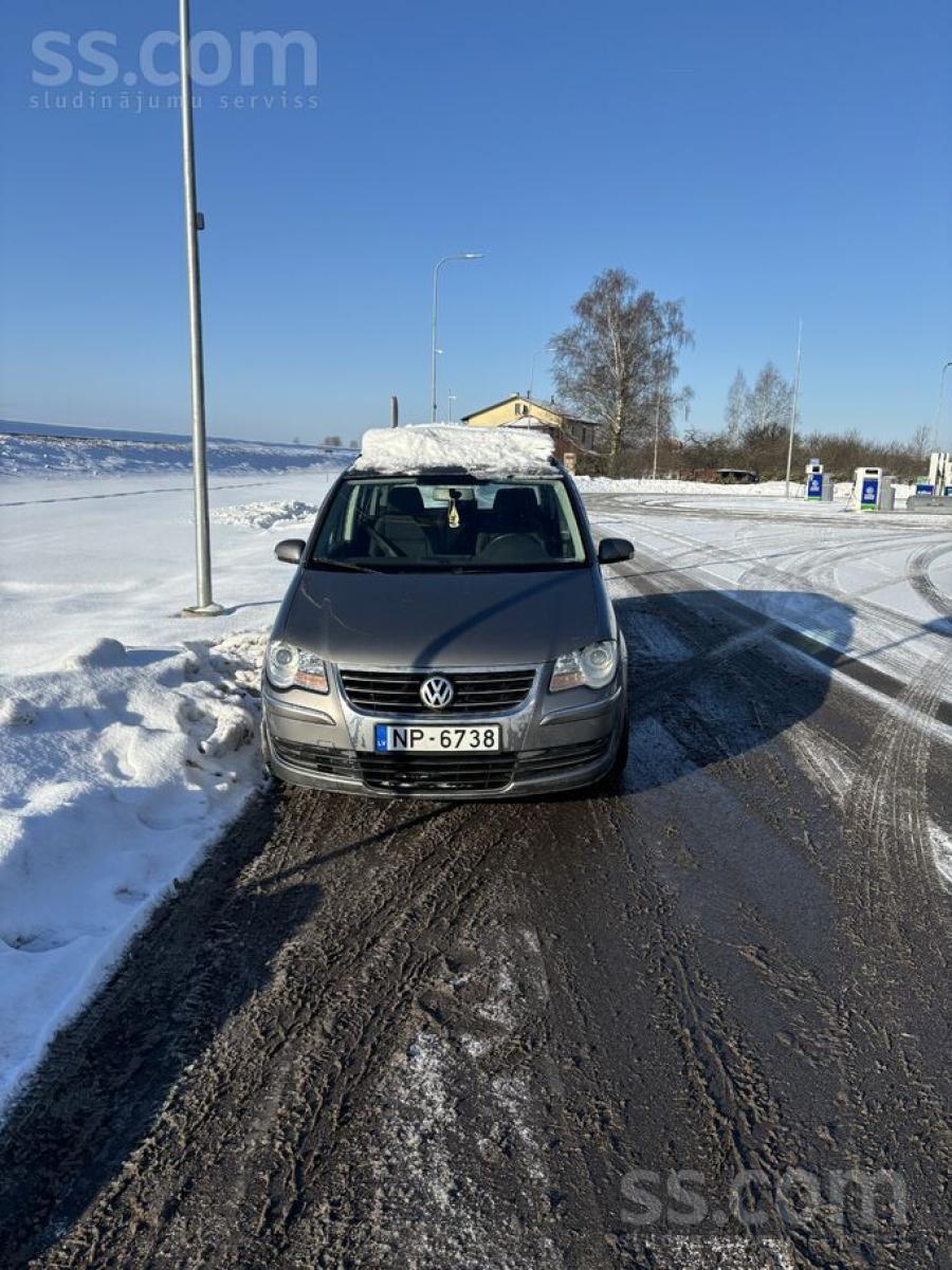 Pelēks Volkswagen Touran 2007 Rīga, ar dzinēja tilpumu 2.00 L un nobraukumu 460 tūkst. km par 1950 €, foto 1 vietnē AUTOMOTO.COM.LV