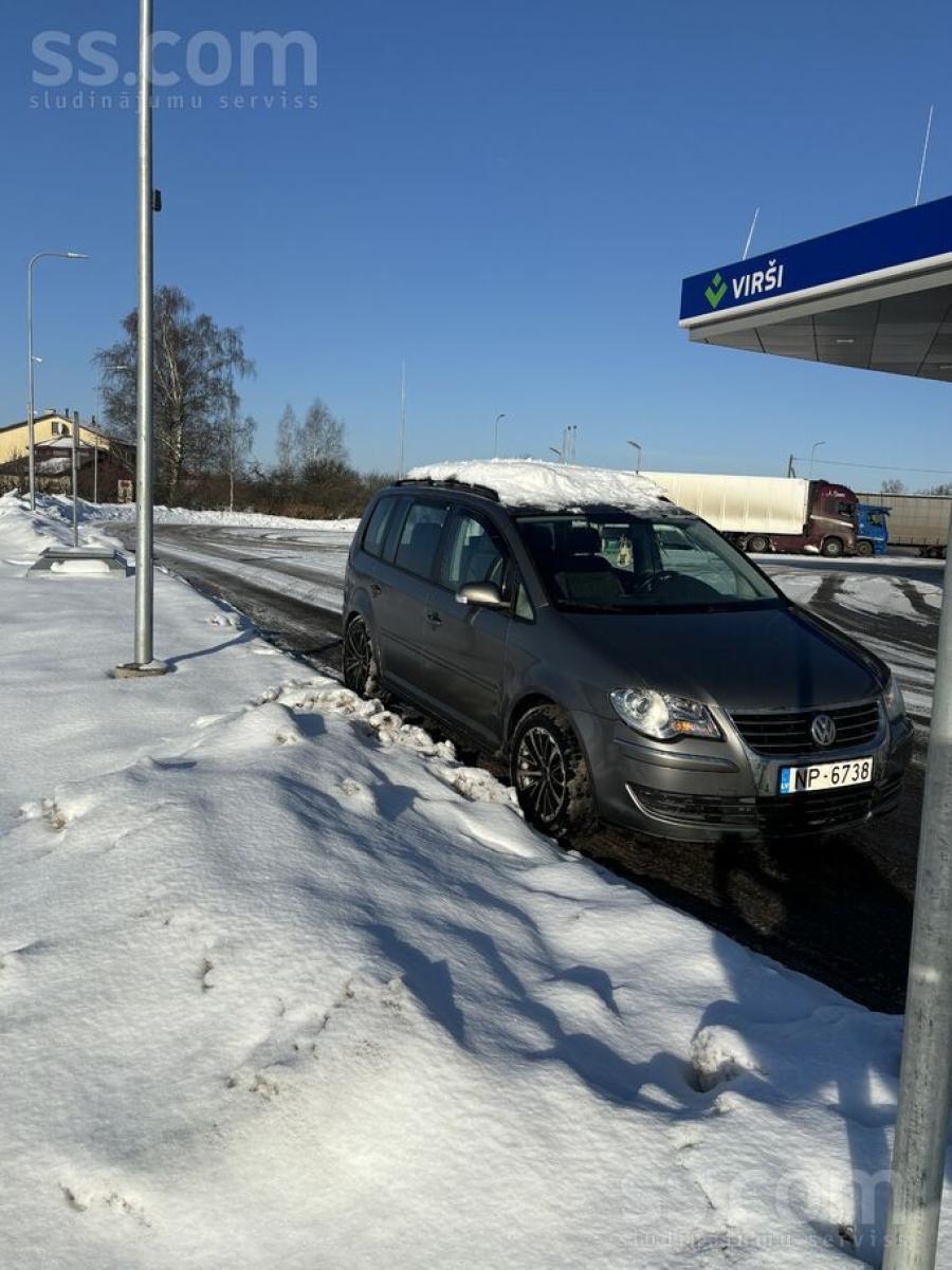 Pelēks Volkswagen Touran 2007 Rīga, ar dzinēja tilpumu 2.00 L un nobraukumu 460 tūkst. km par 1950 €, foto 4 vietnē AUTOMOTO.COM.LV