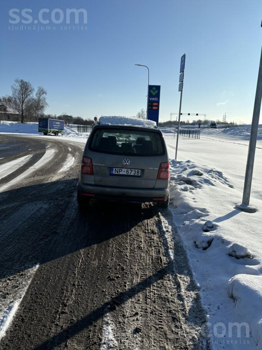 Pelēks Volkswagen Touran 2007 Rīga, ar dzinēja tilpumu 2.00 L un nobraukumu 460 tūkst. km par 1950 €, foto 5 vietnē AUTOMOTO.COM.LV