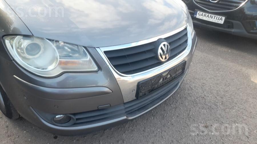 Grey Volkswagen Touran 2007 in Riga, with an engine capacity of 1.90 L and mileage of 248 thousand km for 2100 €, photo 13 on AUTOMOTO.COM.LV