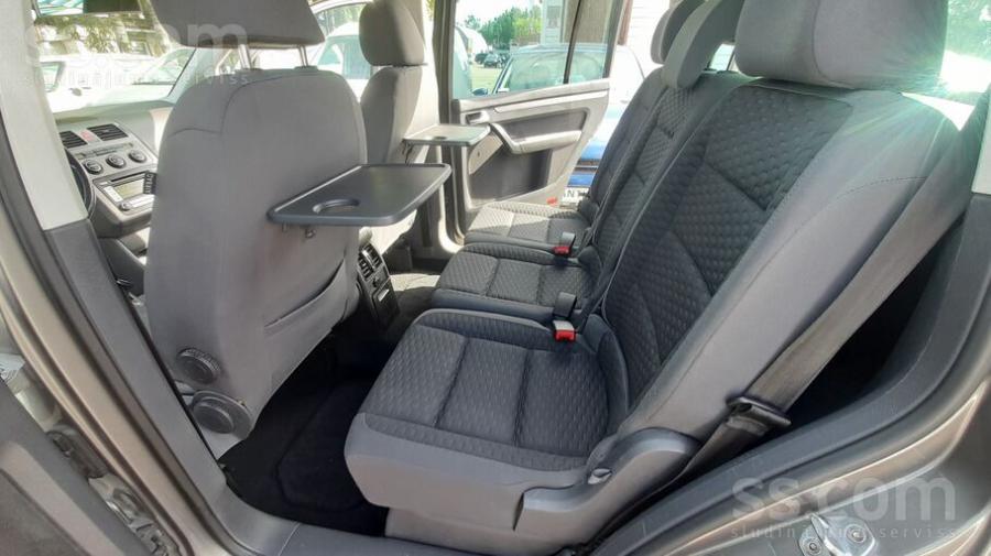 Grey Volkswagen Touran 2007 in Riga, with an engine capacity of 1.90 L and mileage of 248 thousand km for 2100 €, photo 21 on AUTOMOTO.COM.LV