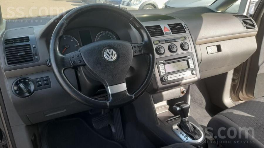 Grey Volkswagen Touran 2007 in Riga, with an engine capacity of 1.90 L and mileage of 248 thousand km for 2100 €, photo 23 on AUTOMOTO.COM.LV
