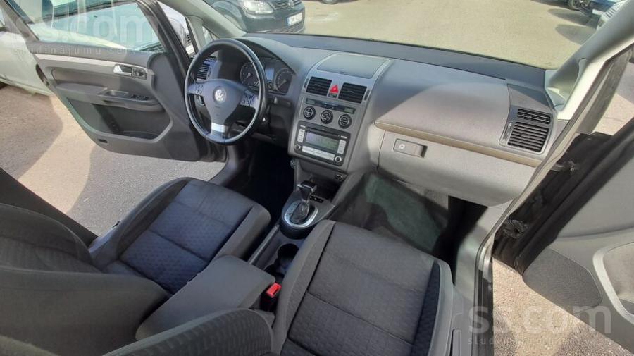 Grey Volkswagen Touran 2007 in Riga, with an engine capacity of 1.90 L and mileage of 248 thousand km for 2100 €, photo 25 on AUTOMOTO.COM.LV