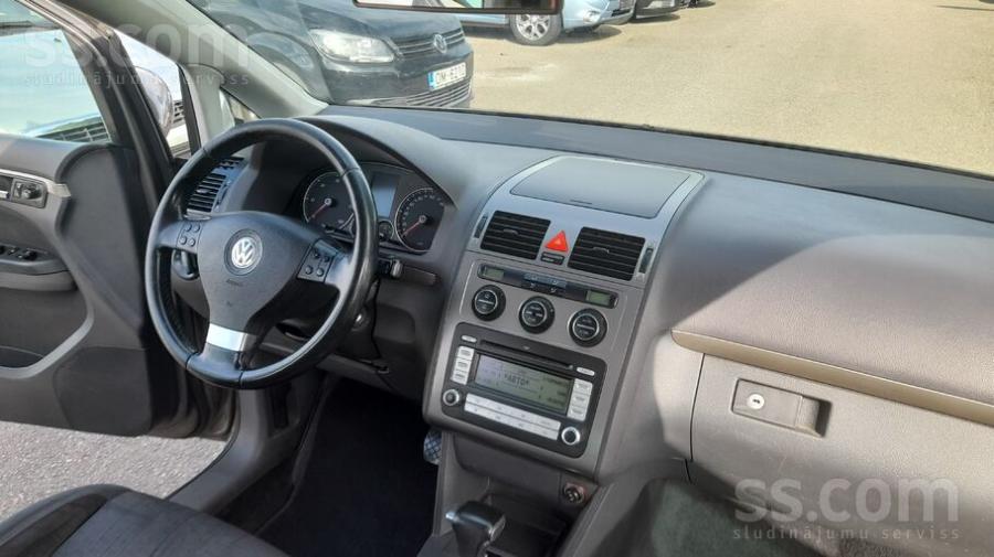 Grey Volkswagen Touran 2007 in Riga, with an engine capacity of 1.90 L and mileage of 248 thousand km for 2100 €, photo 26 on AUTOMOTO.COM.LV
