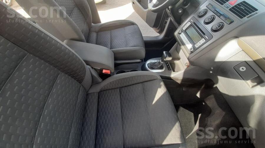 Grey Volkswagen Touran 2007 in Riga, with an engine capacity of 1.90 L and mileage of 248 thousand km for 2100 €, photo 28 on AUTOMOTO.COM.LV
