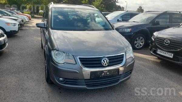 Grey Volkswagen Touran 2007 in Riga, with an engine capacity of 1.90 L and mileage of 248 thousand km for 2100 €, photo 2 on AUTOMOTO.COM.LV