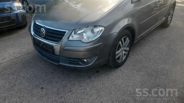 Grey Volkswagen Touran 2007 in Riga, with an engine capacity of 1.90 L and mileage of 248 thousand km for 2100 €, photo 4 on AUTOMOTO.COM.LV