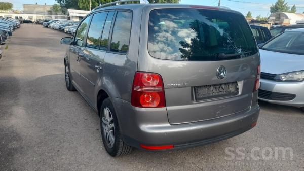 Grey Volkswagen Touran 2007 in Riga, with an engine capacity of 1.90 L and mileage of 248 thousand km for 2100 €, photo 5 on AUTOMOTO.COM.LV