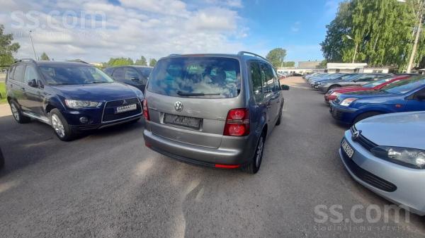 Grey Volkswagen Touran 2007 in Riga, with an engine capacity of 1.90 L and mileage of 248 thousand km for 2100 €, photo 8 on AUTOMOTO.COM.LV