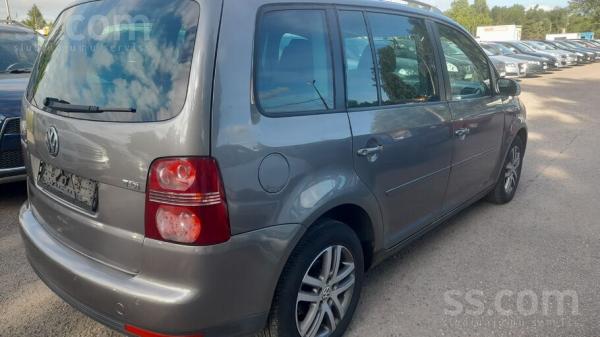 Grey Volkswagen Touran 2007 in Riga, with an engine capacity of 1.90 L and mileage of 248 thousand km for 2100 €, photo 9 on AUTOMOTO.COM.LV
