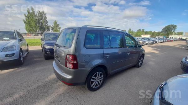 Grey Volkswagen Touran 2007 in Riga, with an engine capacity of 1.90 L and mileage of 248 thousand km for 2100 €, photo 10 on AUTOMOTO.COM.LV