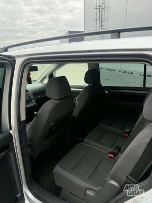 Pelēks Volkswagen Touran 2007 Šauļi, ar dzinēja tilpumu 1.90 L un nobraukumu 290 tūkst. km par 2400 €, foto 8 vietnē AUTOMOTO.COM.LV