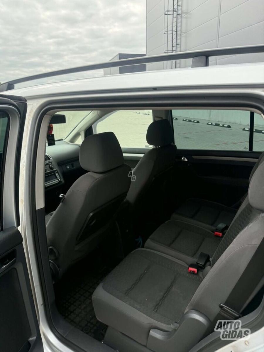 Pelēks Volkswagen Touran 2007 Šauļi, ar dzinēja tilpumu 1.90 L un nobraukumu 290 tūkst. km par 2400 €, foto 8 vietnē AUTOMOTO.COM.LV