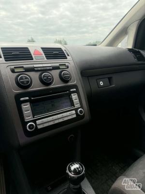 Pelēks Volkswagen Touran 2007 Šauļi, ar dzinēja tilpumu 1.90 L un nobraukumu 290 tūkst. km par 2400 €, foto 9 vietnē AUTOMOTO.COM.LV
