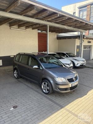 Grey Volkswagen Touran 2007 in Vilnius, with an engine capacity of 1.40 L and mileage of 232 thousand km for 1999 €, photo  on AUTOMOTO.COM.LV