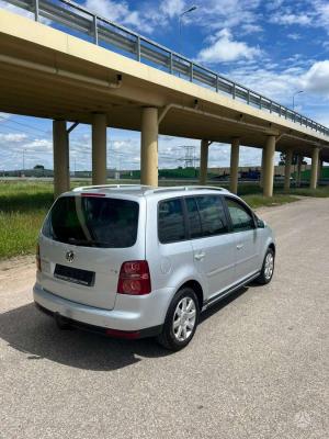 Grey Volkswagen Touran 2007 in Marijampole, with an engine capacity of 1.39 L and mileage of 215 thousand km for 2650 €, photo 6 on AUTOMOTO.COM.LV