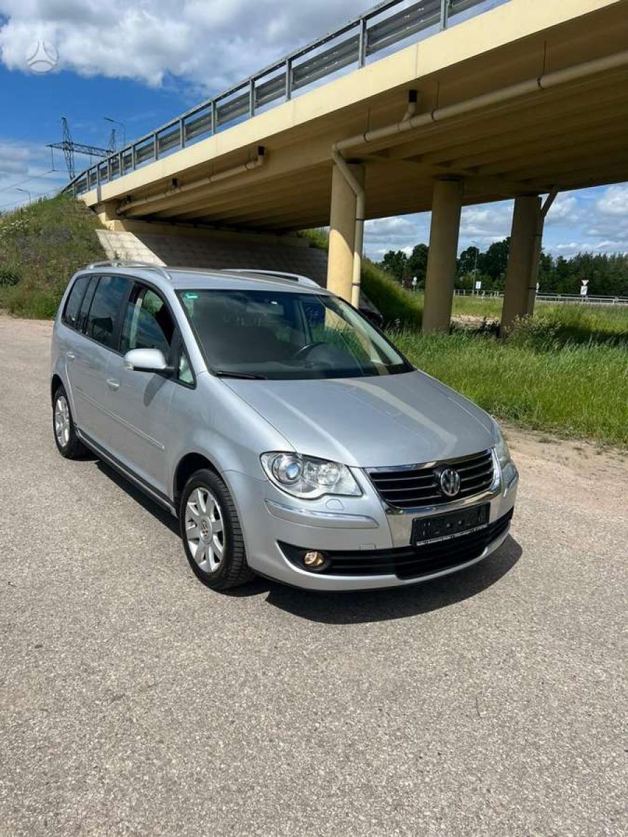 Grey Volkswagen Touran 2007 in Marijampole, with an engine capacity of 1.39 L and mileage of 215 thousand km for 2650 €, photo 7 on AUTOMOTO.COM.LV