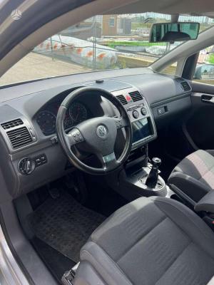 Grey Volkswagen Touran 2007 in Marijampole, with an engine capacity of 1.39 L and mileage of 215 thousand km for 2650 €, photo 13 on AUTOMOTO.COM.LV