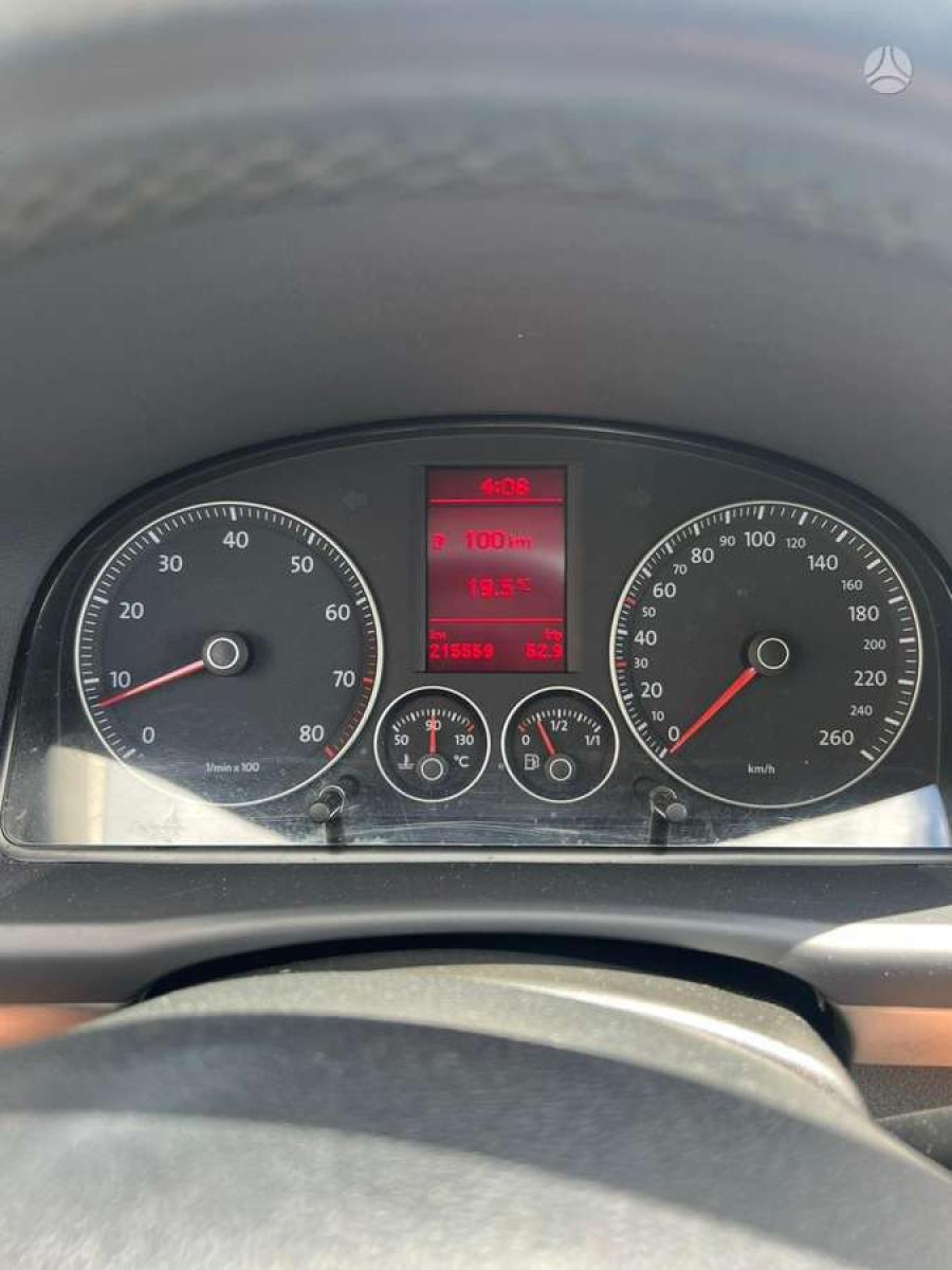Grey Volkswagen Touran 2007 in Marijampole, with an engine capacity of 1.39 L and mileage of 215 thousand km for 2650 €, photo 15 on AUTOMOTO.COM.LV