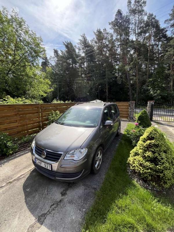 Grey Volkswagen Touran 2007 in Kaunas, with an engine capacity of 1.39 L and mileage of 305 thousand km for 1700 €, photo 5 on AUTOMOTO.COM.LV